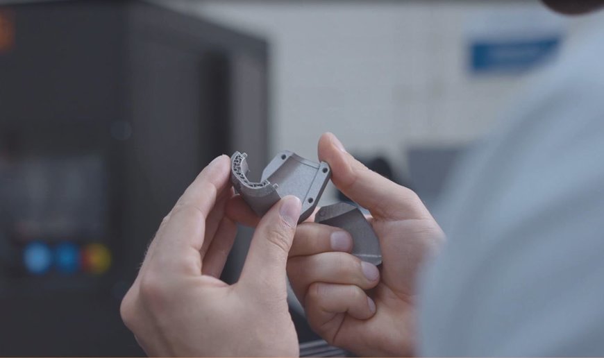 Additive manufacturing for serial production of orthopaedic implants ...